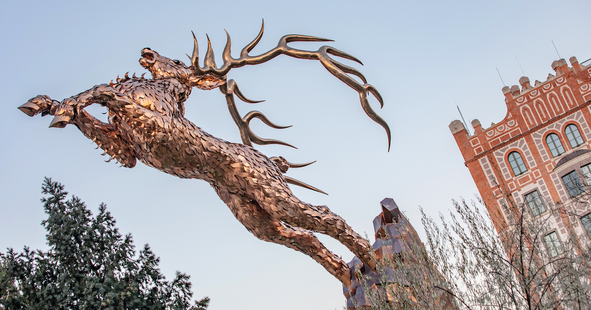 Ég felé szökellő szarvas | Demokrata