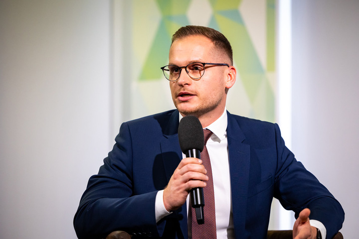 Egymillió lépés Ukrajnáért: Magyar Péter erdélyi akciója egy ...