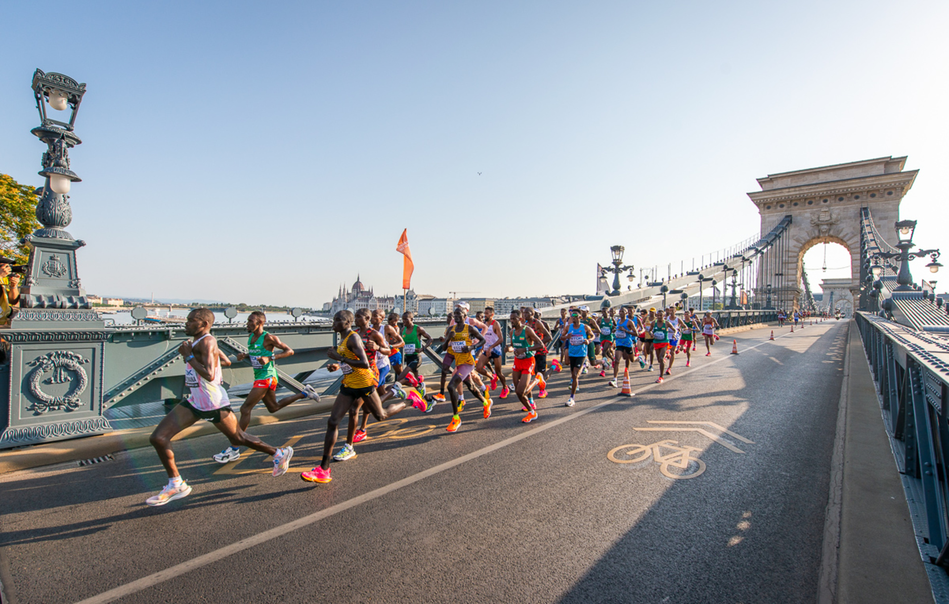 Férfi maraton Budapest legszebb részein – KÉPGALÉRIA | Demokrata