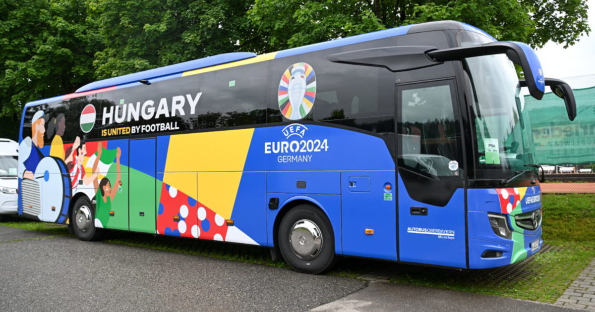 A magyar labdarúgó-válogatott busza | Demokrata