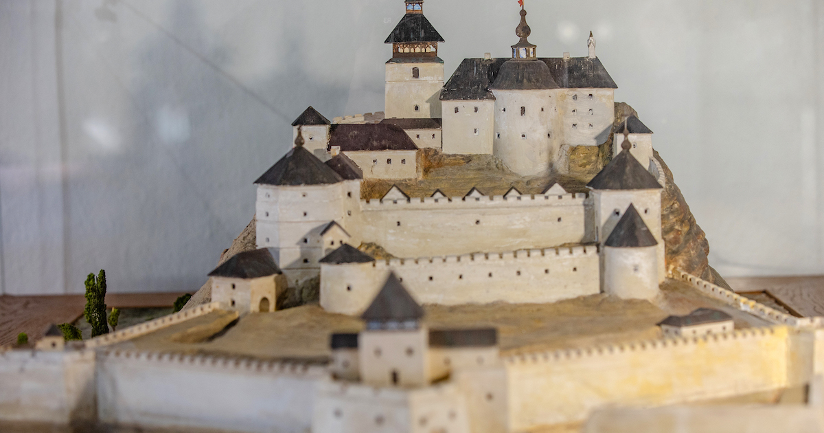 Helyreállítják a füleki vár kétszáz éve elzárt részét | Demokrata