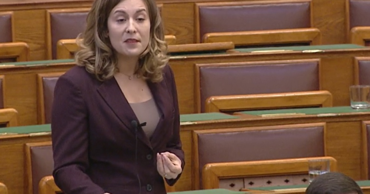 Cseh Katalin ismét szénné égette magát | Demokrata