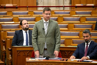 Gulyás Gergely: A főpolgármester ly betűvel írta a „dolgozószobájában ...