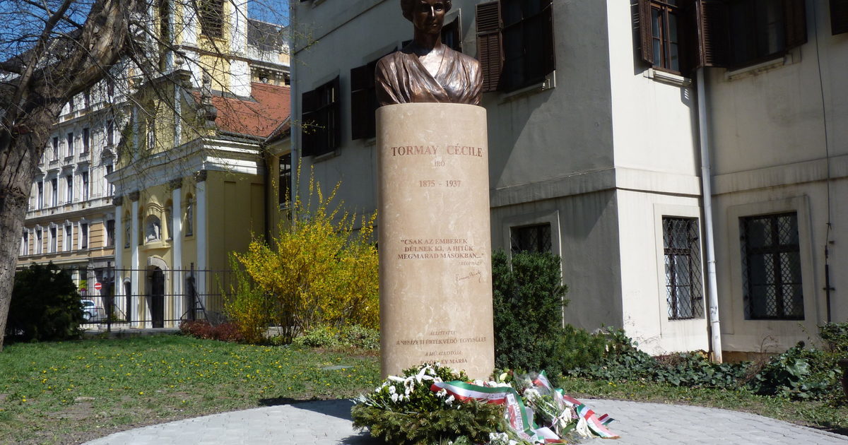 A feledésből visszatérő írónő: 150 éve született Tormay Cécile | Demokrata